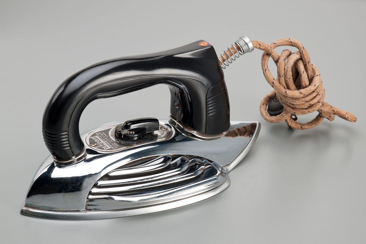 Petipoint Iron, Model No. W410