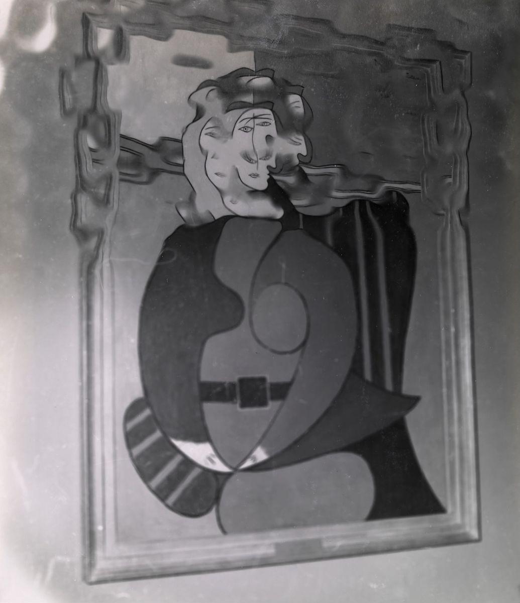 Picasso Painting at the Tate, Distortion