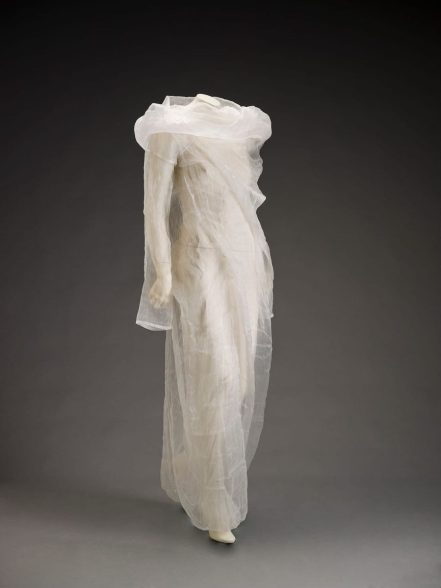 dress from “Tubed Veil” collection